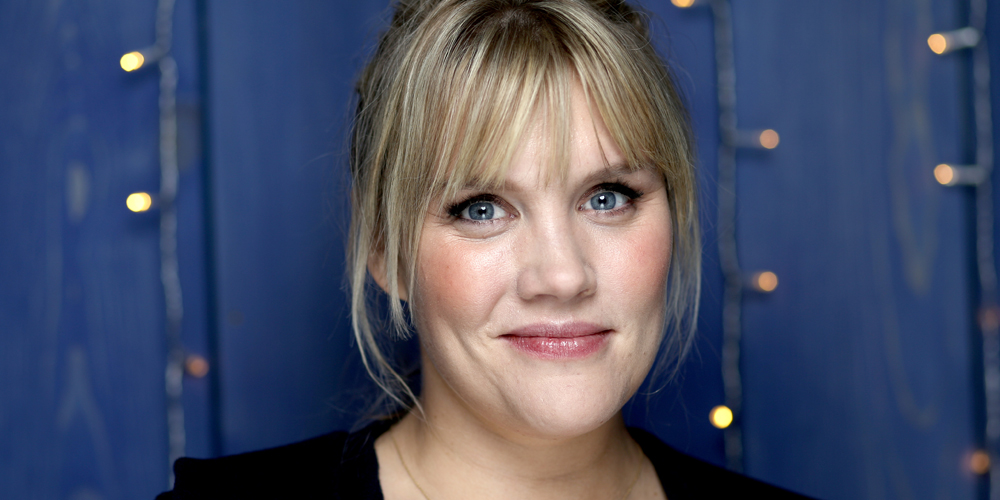 Golden Globe Nominee Emerald Fennell Opens Up About Being 7 Months ...
