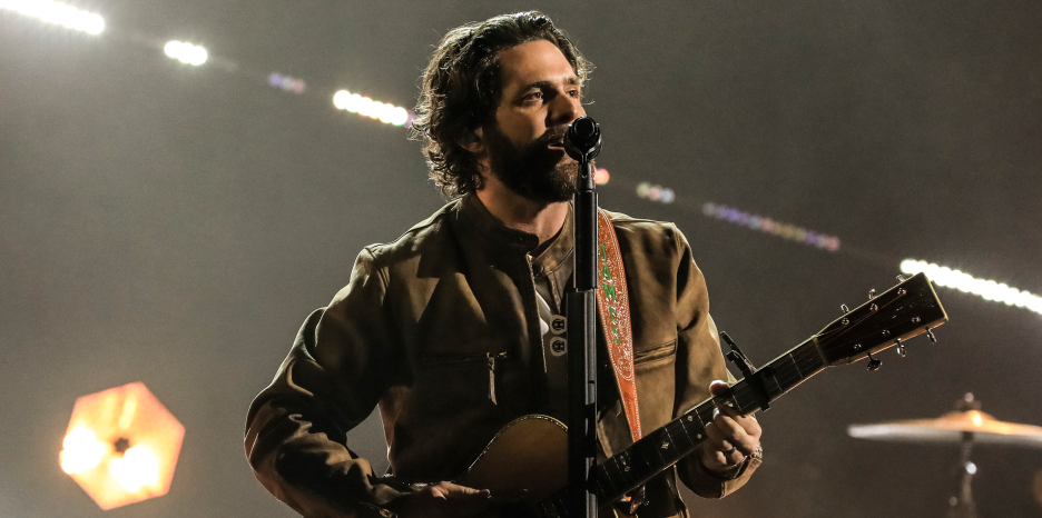 Thomas Rhett Performs New Song ‘Country Again’ at ACM Awards 2021 ...