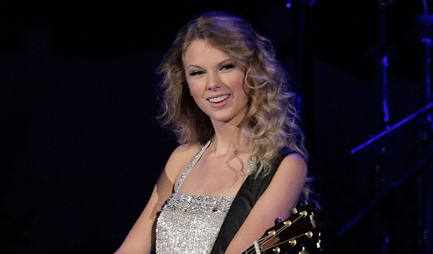 Taylor Swift Officially Unveils ‘Fearless (Taylor’s Version)’ Track ...
