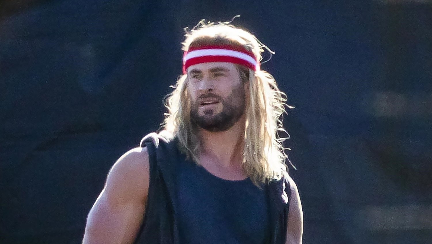 Chris Hemsworth Wears Sweats While Filming a ‘Thor: Love & Thunder ...