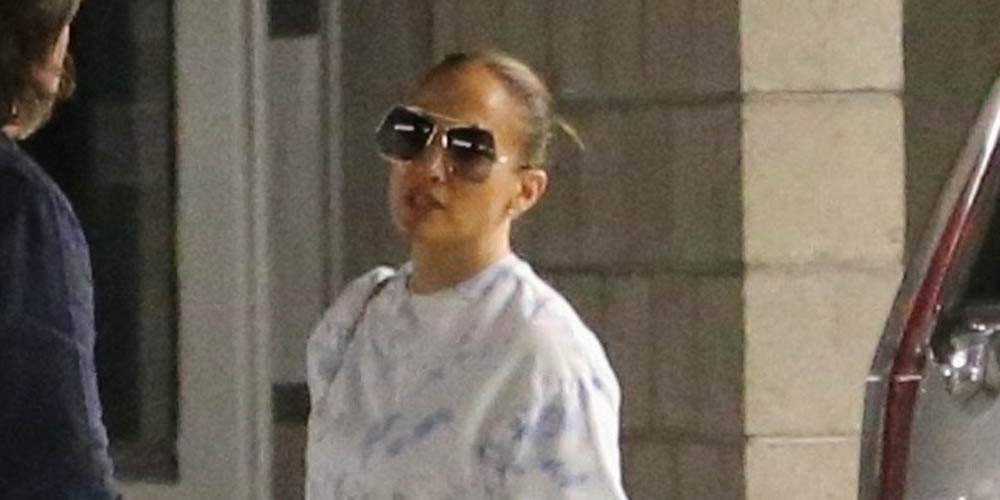 Jennifer Lopez Shows Off Midriff In Cute White Outfit While Stopping By ...