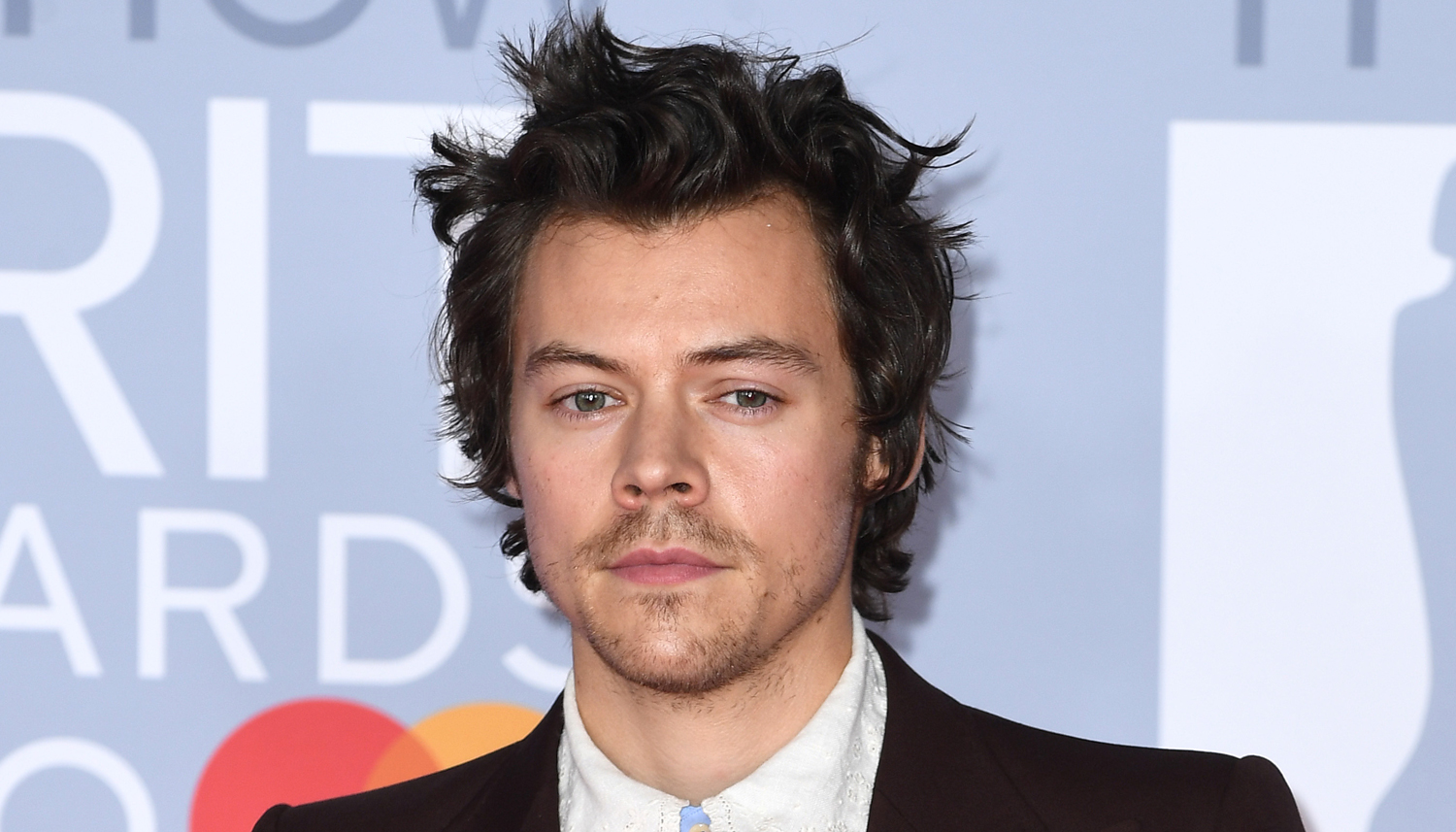 Photos of Harry Styles in High-Slit Shorts Go Viral – Buy The Same ...