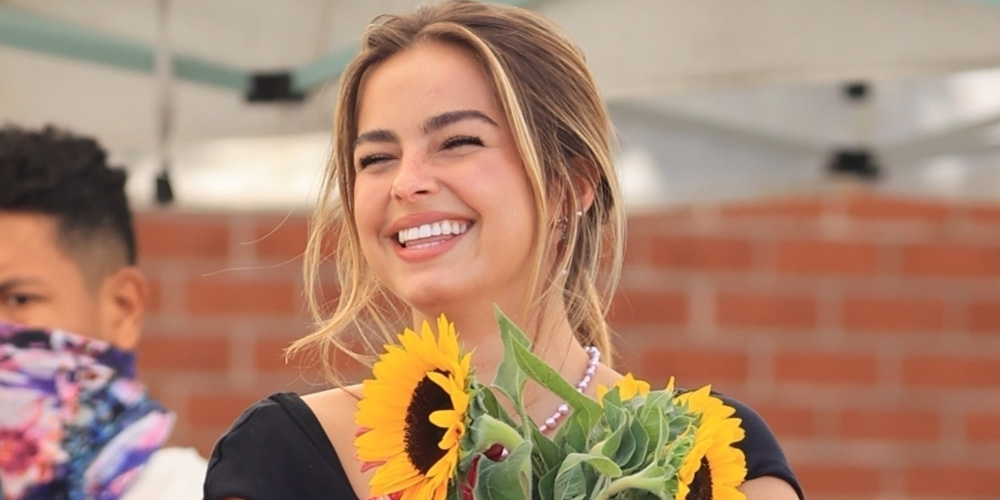 Addison Rae Picks Up A Bouquet of Flowers After ‘He’s All That ...