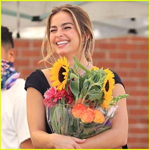 Addison Rae Picks Up A Bouquet of Flowers After ‘He’s All That ...