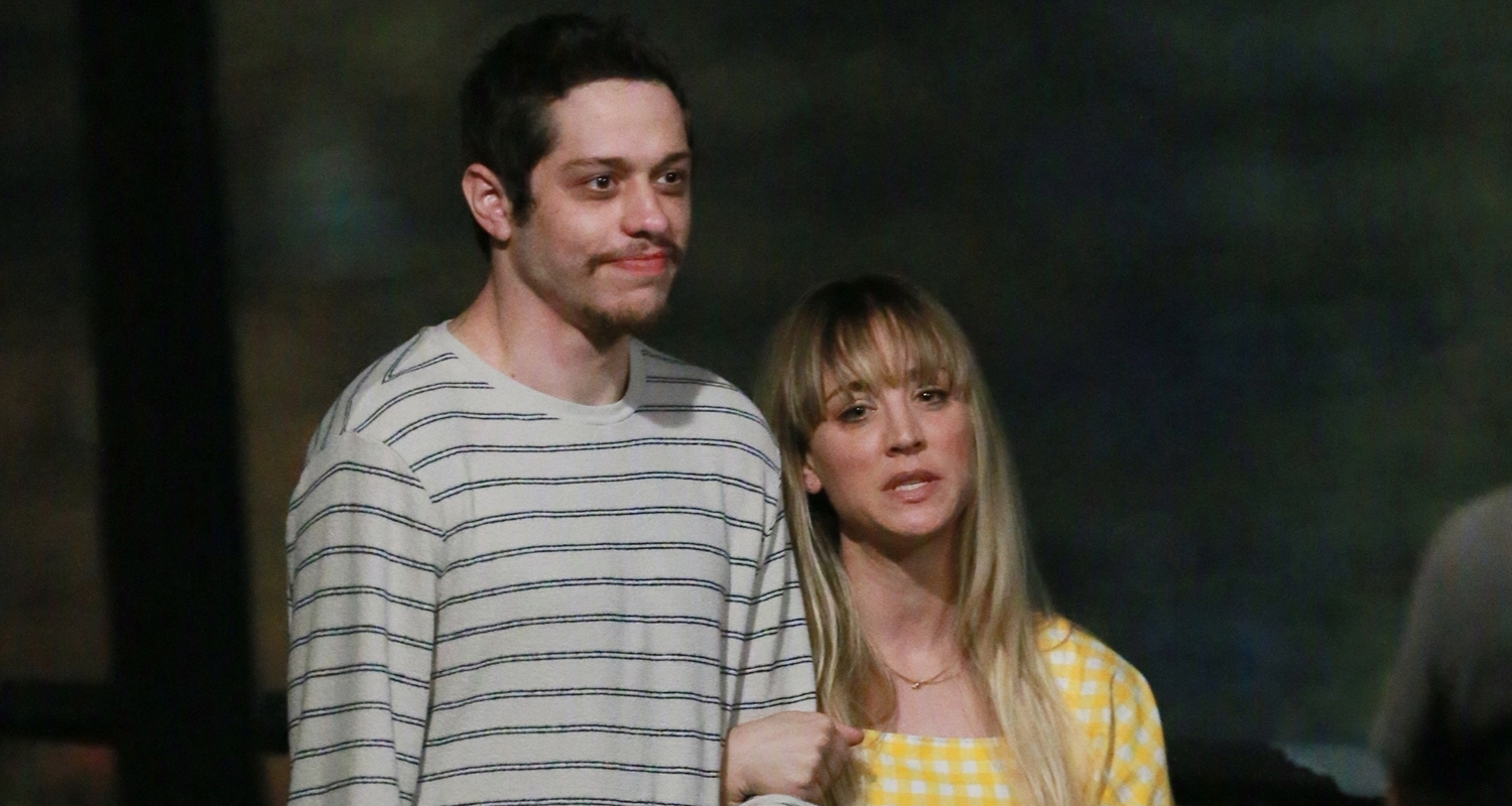 Kaley Cuoco & Pete Davidson Link Arms for Late Night ‘Meet Cute’ Scene | Kaley Cuoco, Pete ...