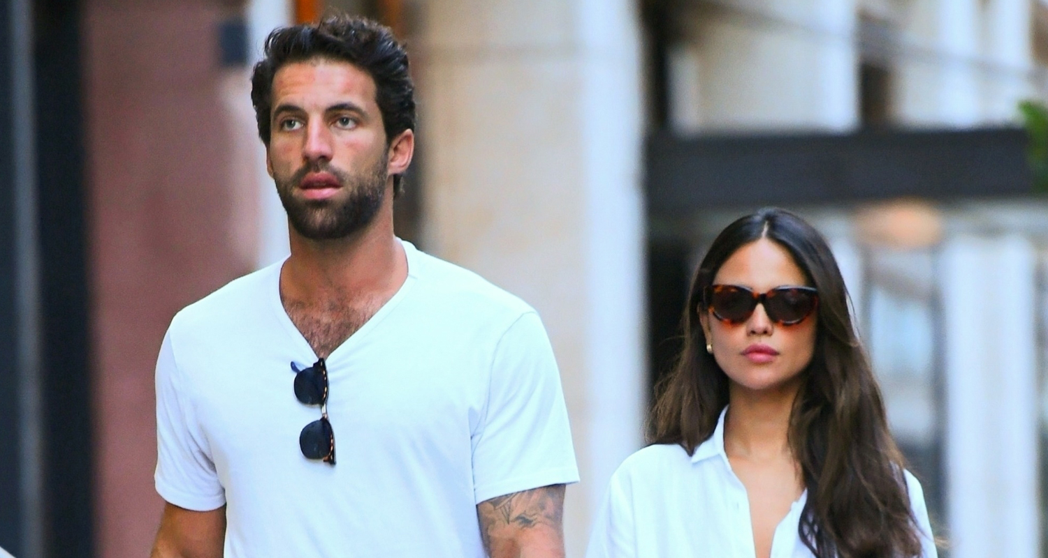 Eiza Gonzalez & Boyfriend Paul Rabil Hold Hands While Shopping in NYC ...