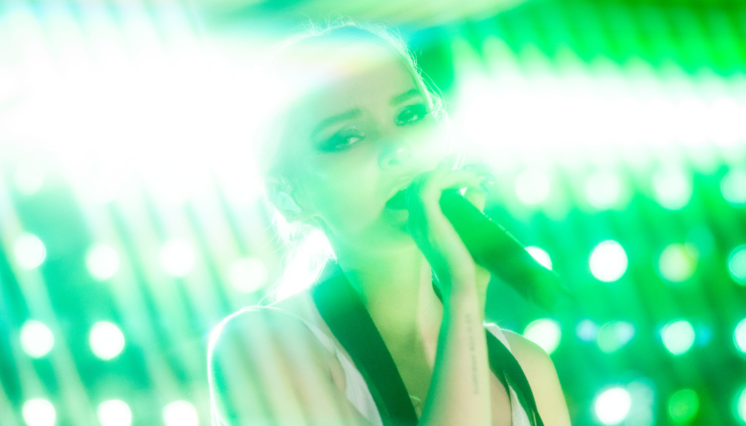 Dove Cameron Performs Sold Out Solo Show in New York – Check Out ...