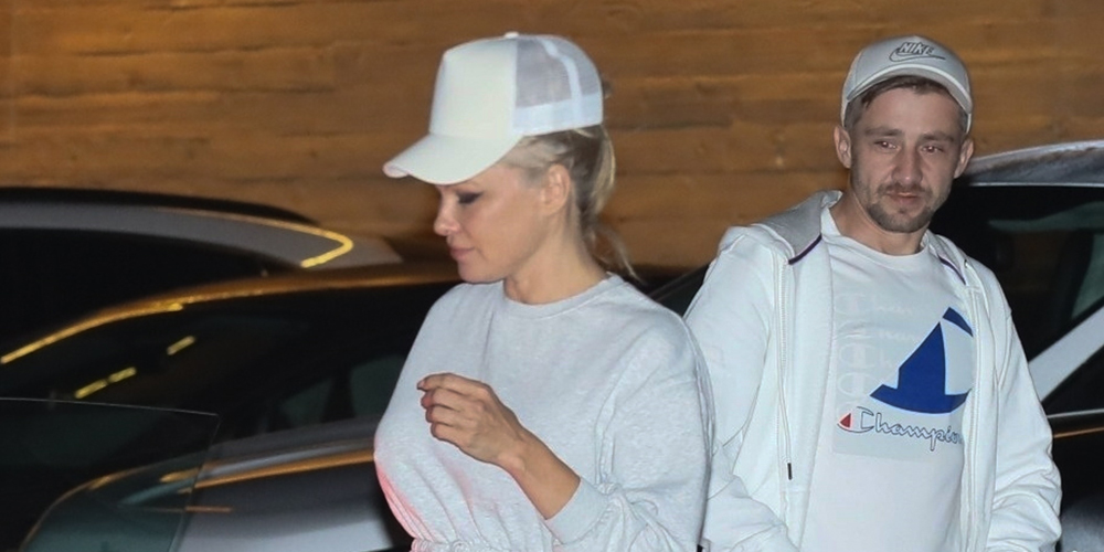 Pamela Anderson Steps Out for the First Time Since Split From Dan ...