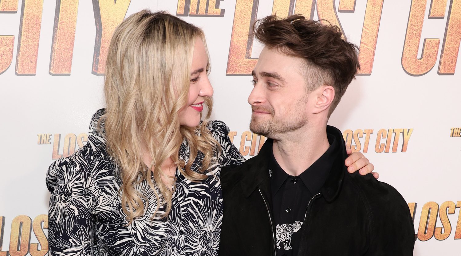 Daniel Radcliffe Makes Rare Red Carpet Appearance with Girlfriend Erin ...