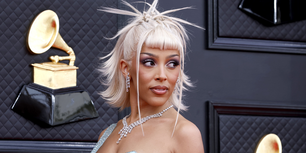 Doja Cat Carries Wrapped Up Snacks In Her Purse To The Grammys 2022 ...