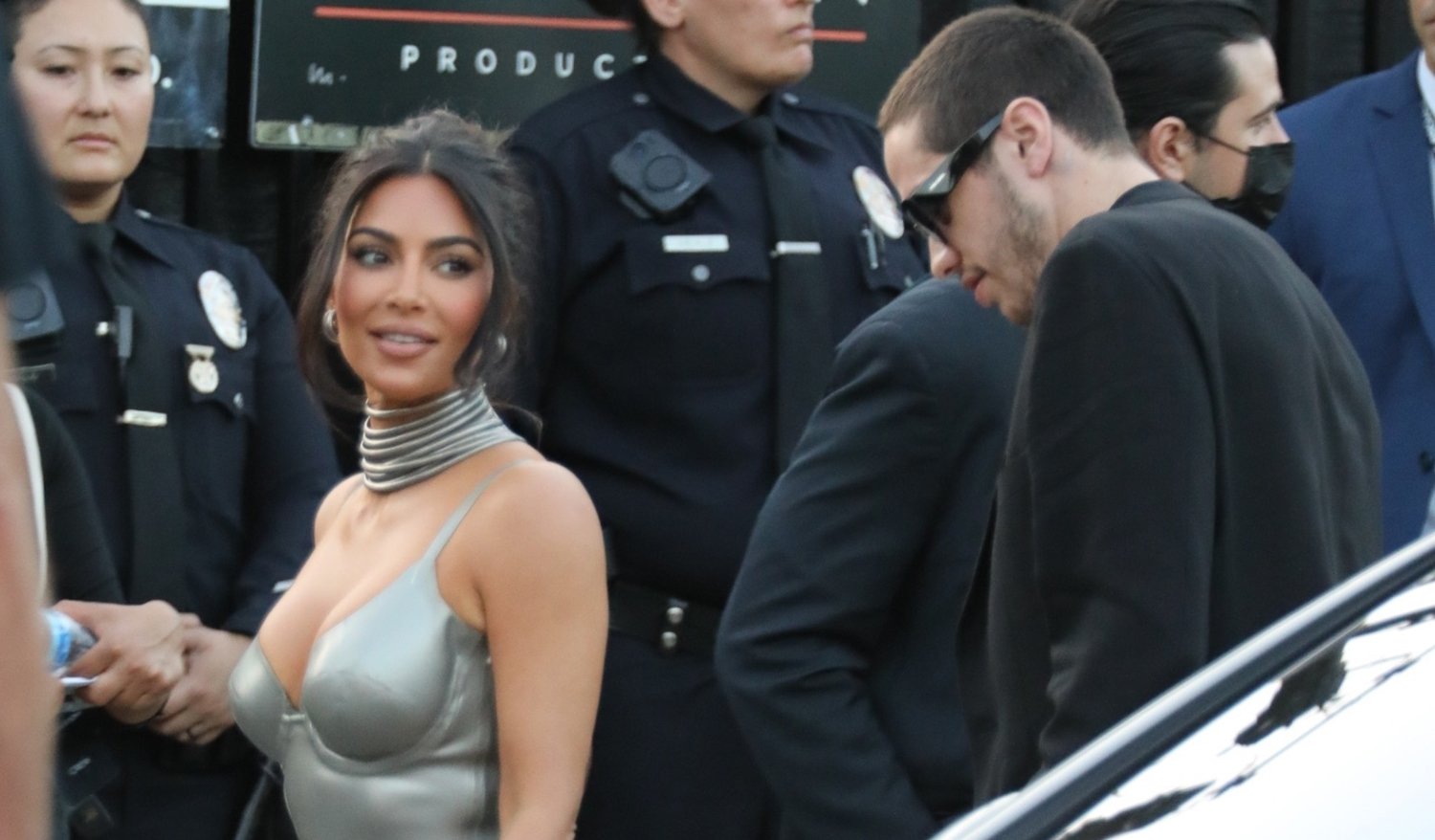 Kim Kardashian Holds Hands with Pete Davidson While Arriving to ‘The Kardashians’ Premiere | Kim ...