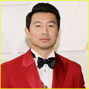 Simu Liu Is ‘Shook’ Over ‘Professional Autograph Seekers’ Who Harassed ...