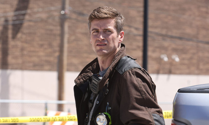 ‘Chicago Fire’ Showrunners Talk Jake Lockett’s New Character Sam Carver ...