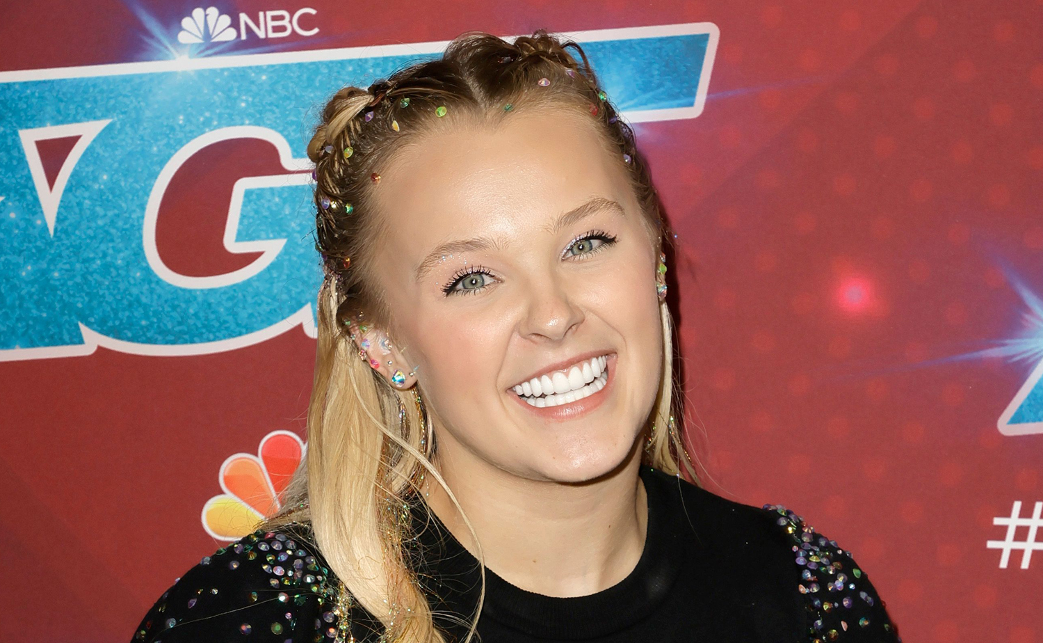 JoJo Siwa Makes Red Carpet Debut with New Girlfriend After Confirming ...