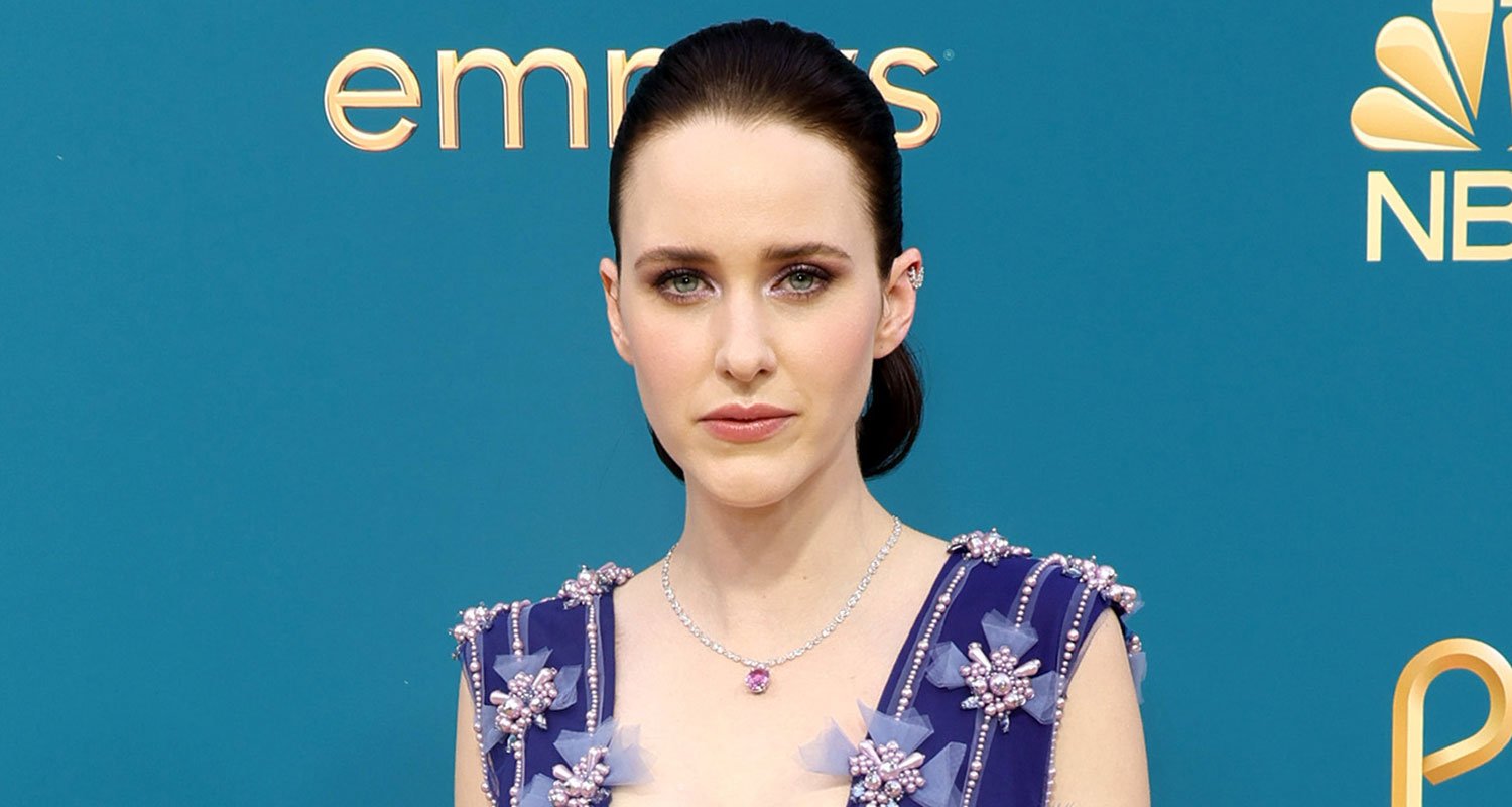 Rachel Brosnahan Goes Pretty in Purple for Emmy Awards 2022 | 2022 Emmy ...