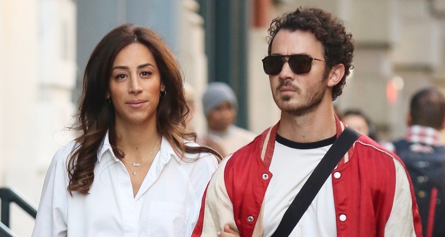 Kevin Jonas & Wife Danielle Walk Arm-in-Arm Around NYC | Danielle Jonas ...