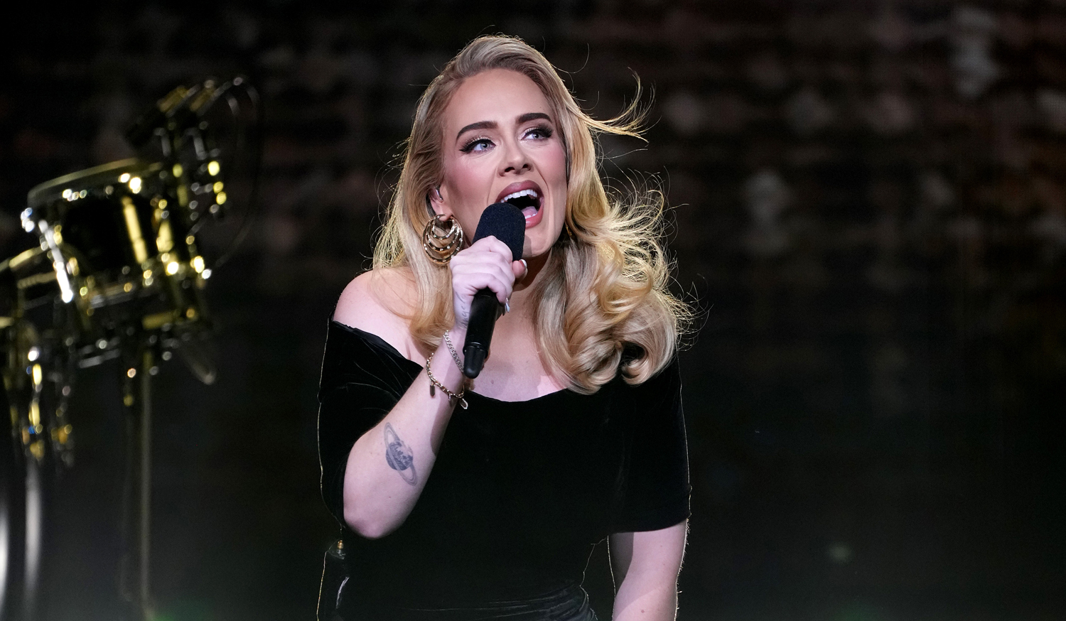 Adele’s Disappearing Trick from Vegas Show Is Going Viral! | Adele ...