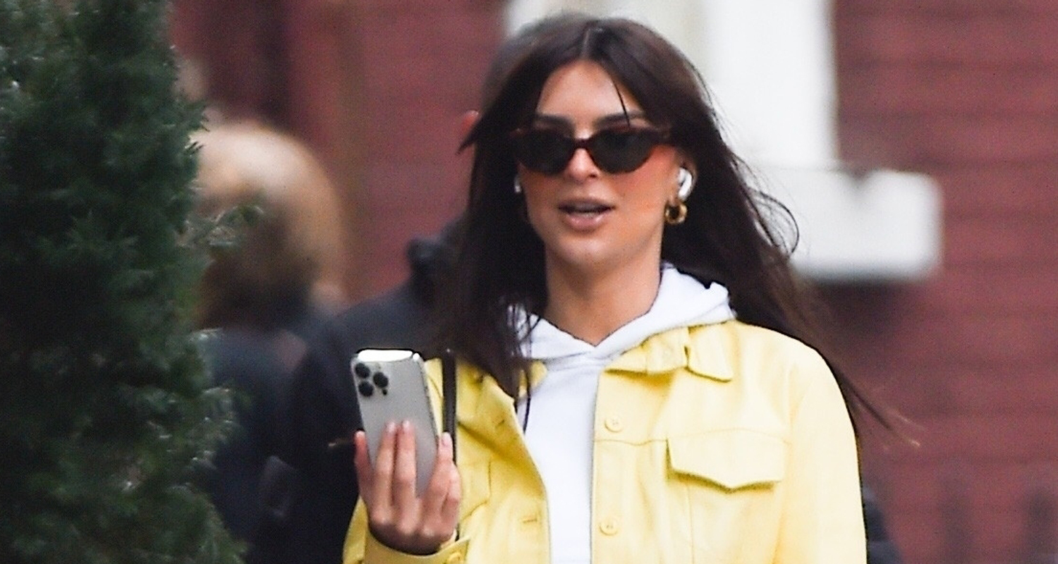 Emily Ratajkowski Goes for Afternoon Walk After Reportedly Spending ...