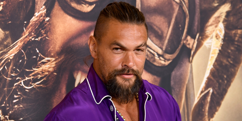 Jason Momoa Brings Adorable Stuffed Pig To ‘Slumberland’ Premiere After ...