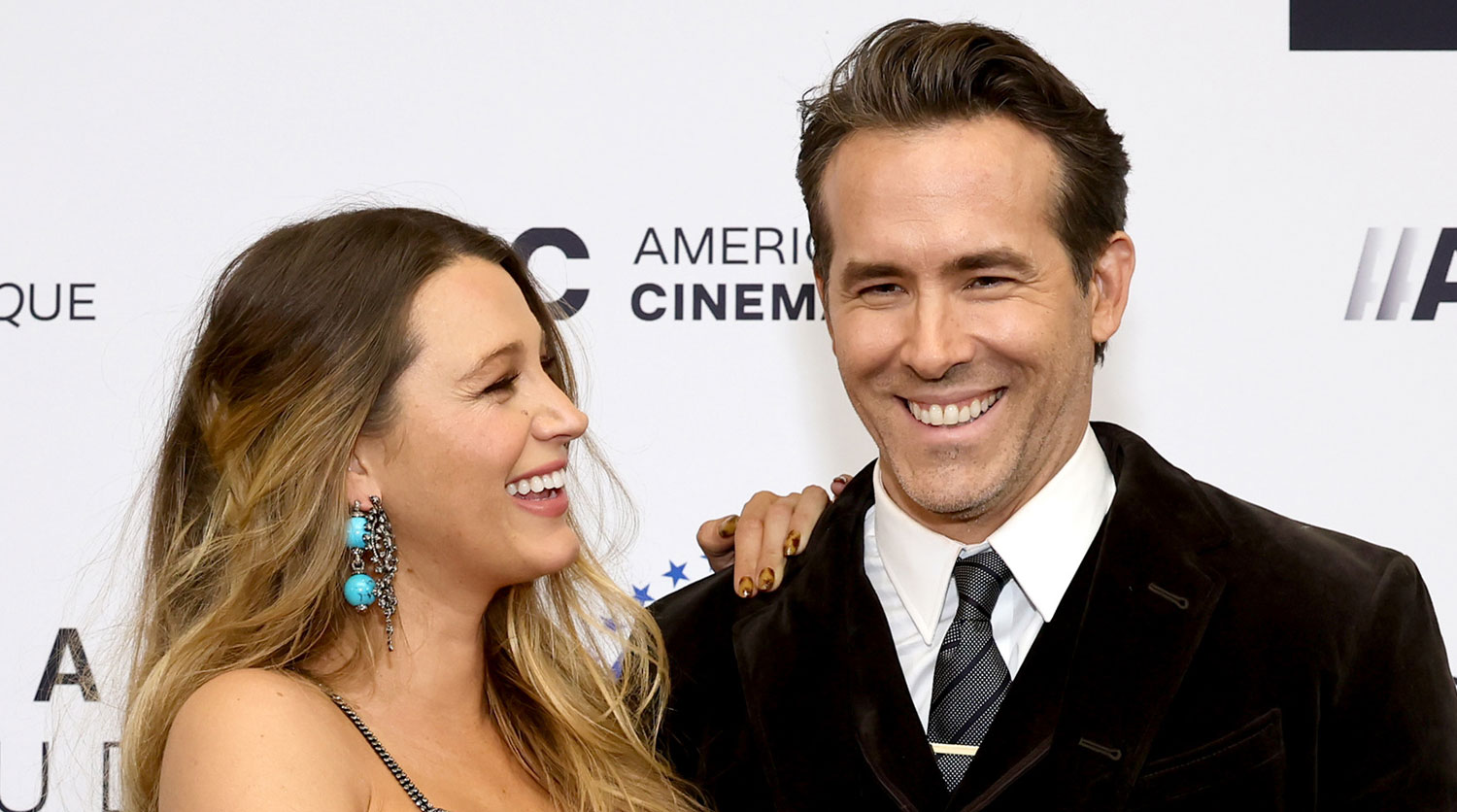 Pregnant Blake Lively Wears Her Pajamas in New Photo with Santa & Mrs ...