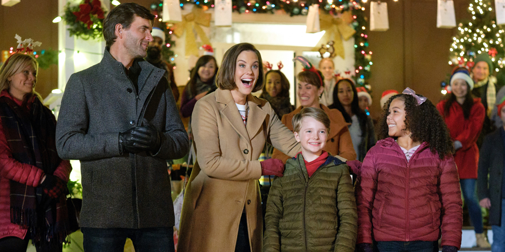 Ashley Williams Find True Meaning Of Christmas in Hallmark’s ‘Five More ...