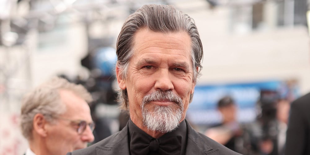 Josh Brolin Shows Off Toned Physique in Shirtless Selfie, Which He ...