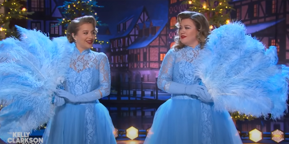 Kelly Clarkson Recreates Infamous ‘Sisters’ Routine From ‘White ...