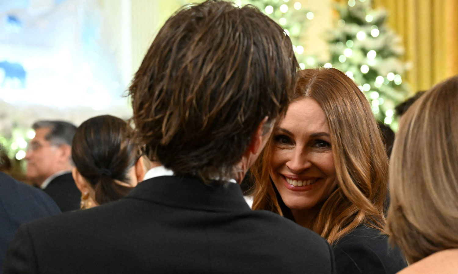 Julia Roberts & Husband Danny Moder Flaunt Cute PDA in Rare Photos ...