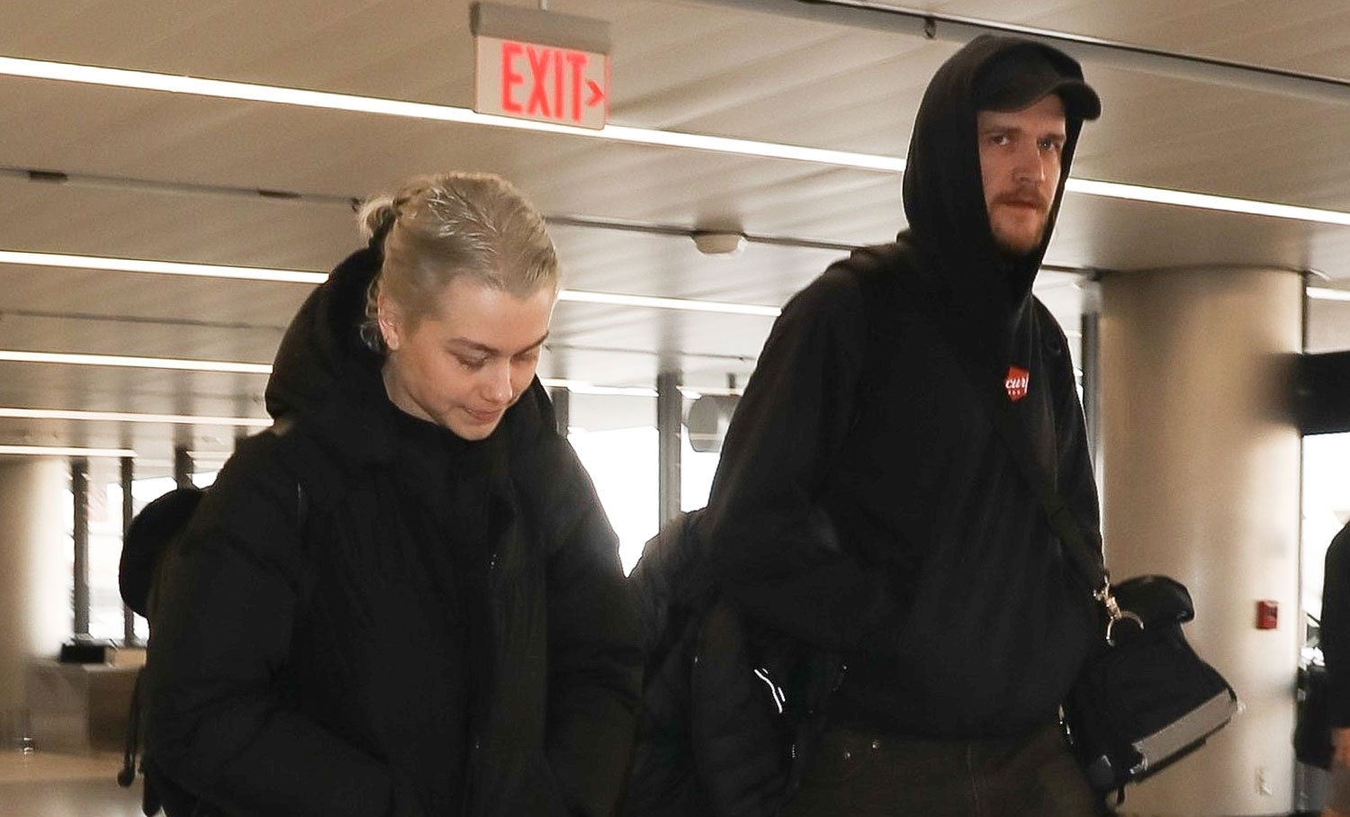 Phoebe Bridgers & Bo Burnham Spotted at Airport Together Amid Dating ...