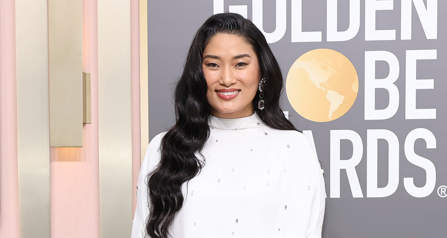 Chloe Flowers Walks the Golden Globes 2023 Red Carpet Ahead of Her ...