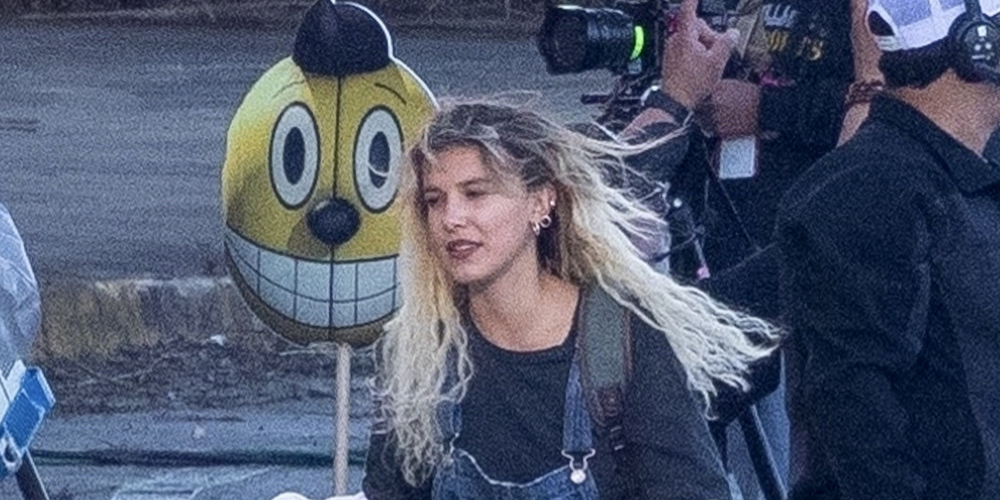 Millie Bobby Brown Films New Movie ‘Electric State’ With Stand In Robot ...