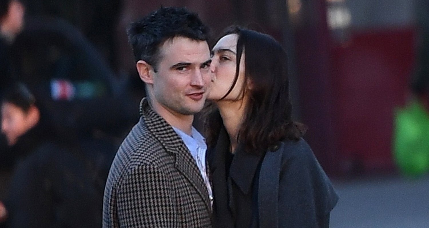 Tom Sturridge Gets a Kiss on the Cheek from Girlfriend Alexa Chung ...