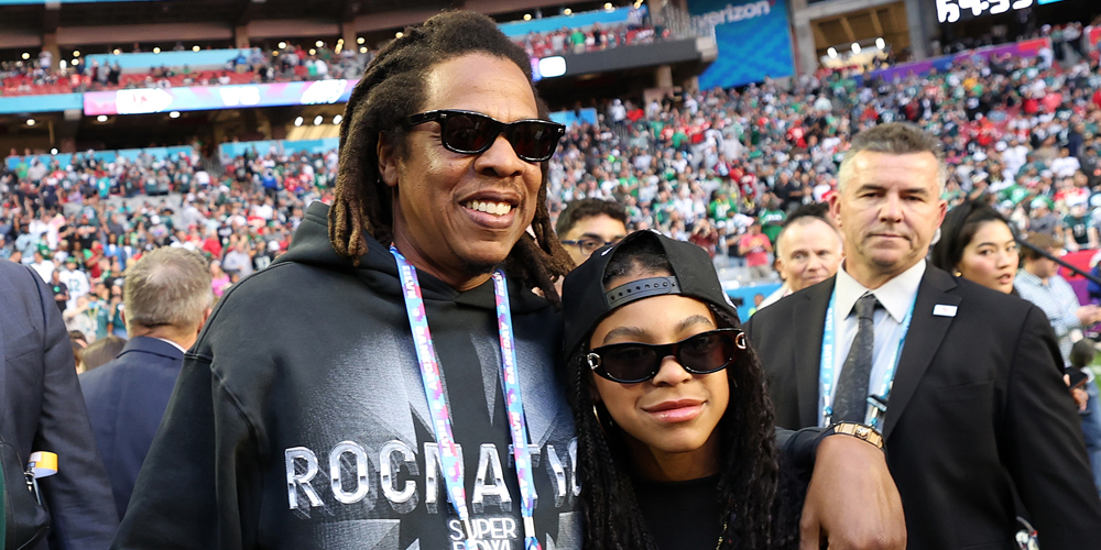 Jay-Z Becomes Blue Ivy’s Photographer in Viral Clip from Super Bowl ...