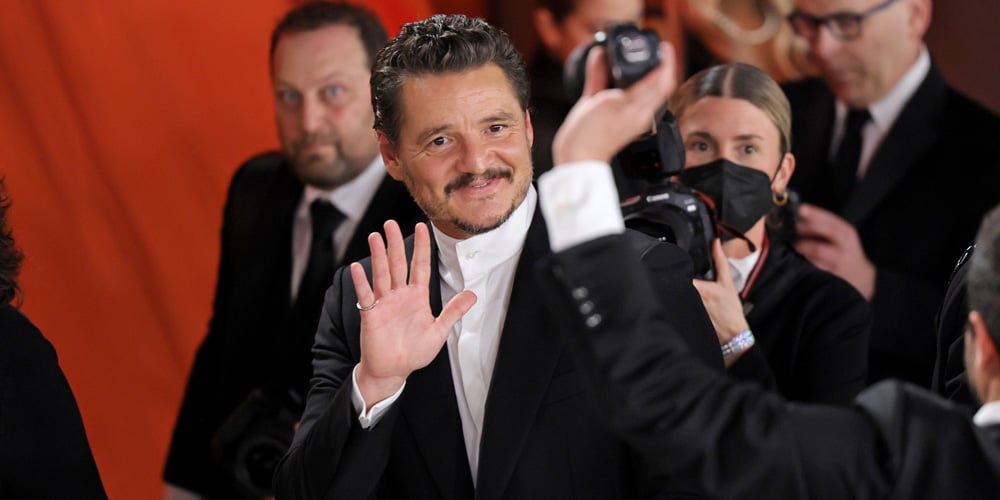 Pedro Pascal Suits Up For 2023 Oscars to Support Nominated Sister ...