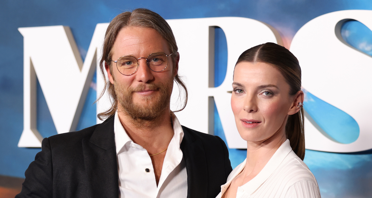 Betty Gilpin & Jake McDorman Attend Premiere of New Peacock Series ‘Mrs ...