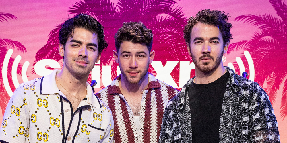 Jonas Brothers Promote Their Aptly Titled ‘The Album’, Hop Onstage ...
