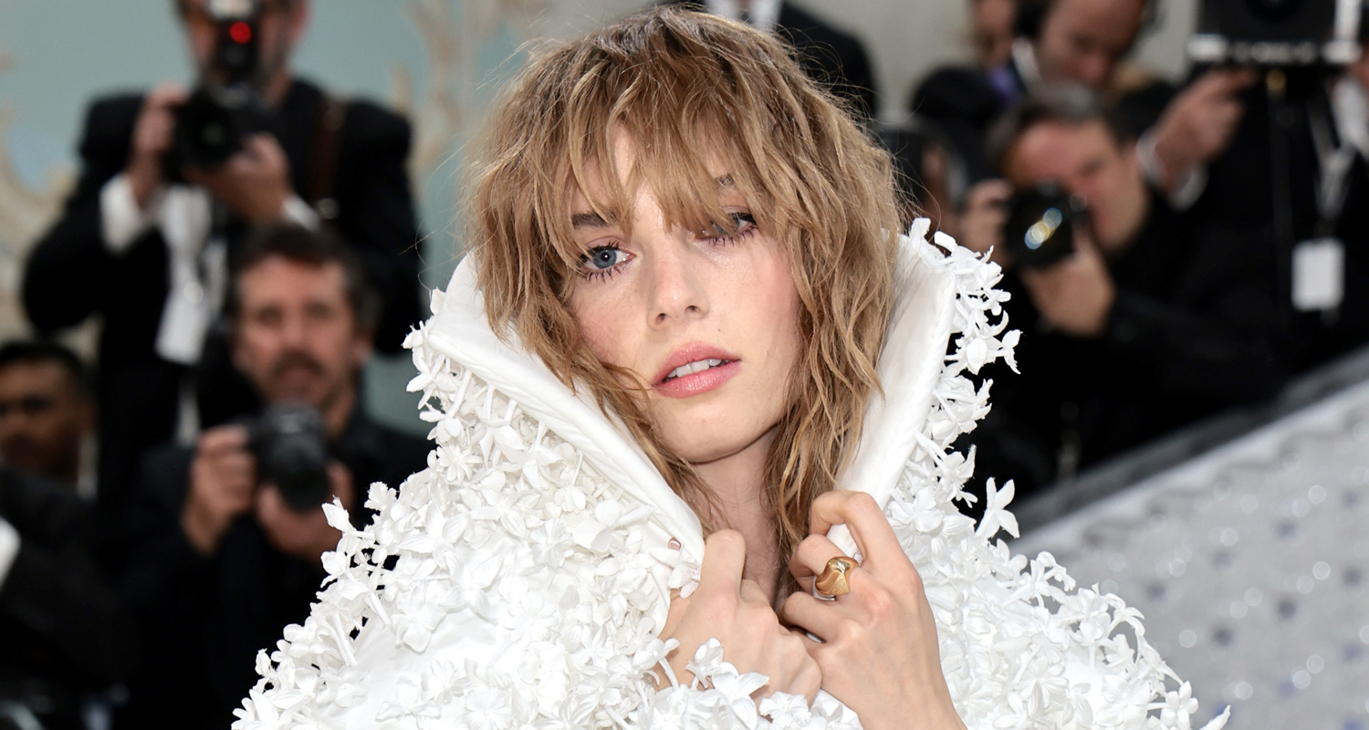 Maya Hawke Wraps Up in Prada Coat at Met Gala 2023 | 2023 Met Gala ...