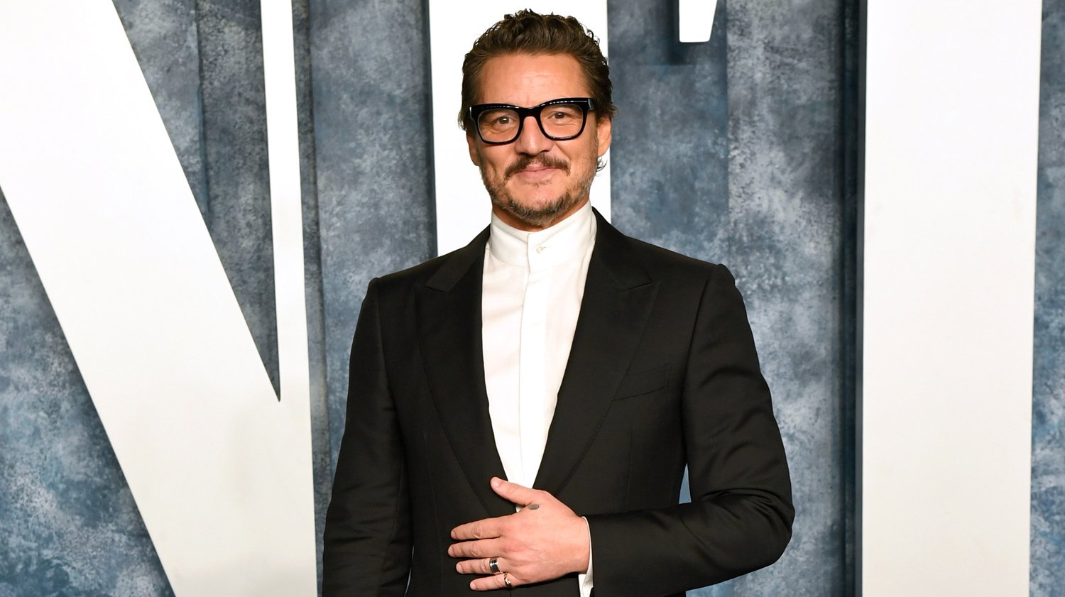 Pedro Pascal Explains the Touching Reason Why He Always Poses With His ...