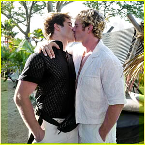 Froy Gutierrez & Zane Phillips Confirm Relationship By Kissing at NYC Pride Party! | Froy ...