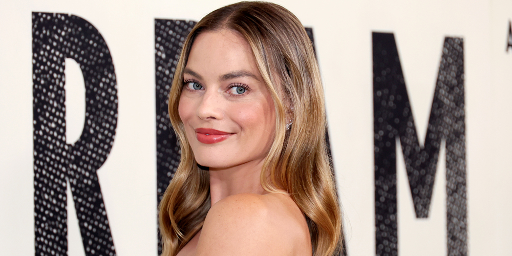 Margot Robbie Wins Over More Fans; Greets Fan With Australian Sign ...
