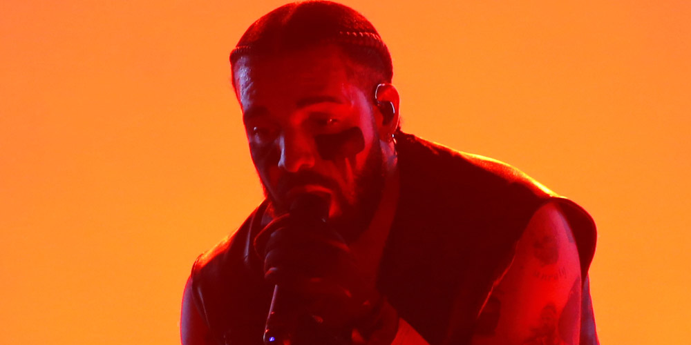 Drake Nearly Hit in the Head By His Own Poetry Book During Concert ...