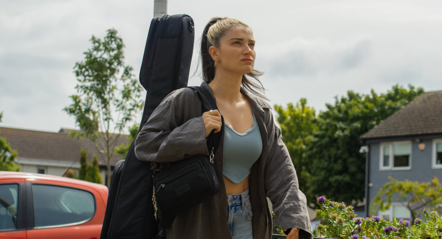 Eve Hewson Plays Single Mom Aided by Joseph Gordon-Levitt in Musical Movie ‘Flora & Son’ – Watch ...