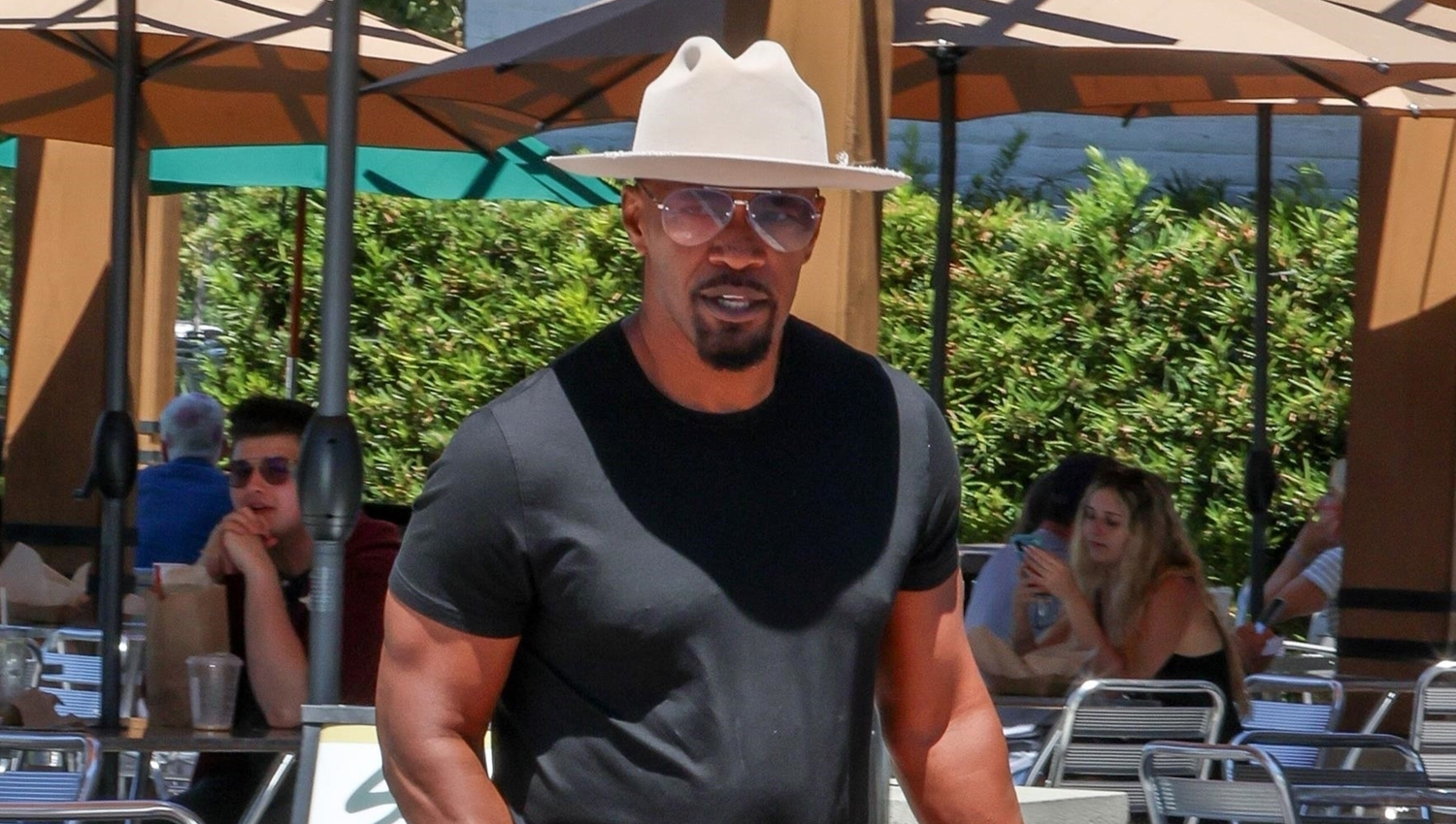 Jamie Foxx Looks Happy & Healthy in New Photos After Recent Medical ...