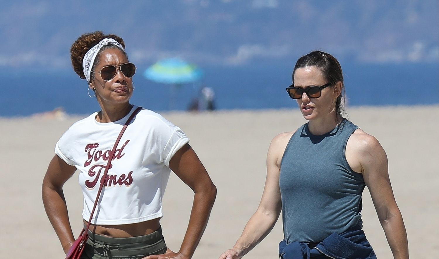 Jennifer Garner & Gina Torres Have an ‘Alias’ Reunion at the Beach ...