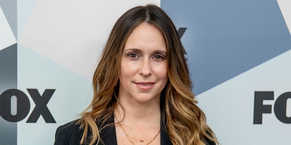 Jennifer Love Hewitt Debuts Dramatic Hair Transformation, Goes Dark for ...