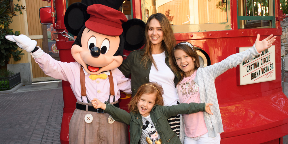 Jessica Alba Shares New Photo of Grown-Up Daughters Haven & Honor on ...