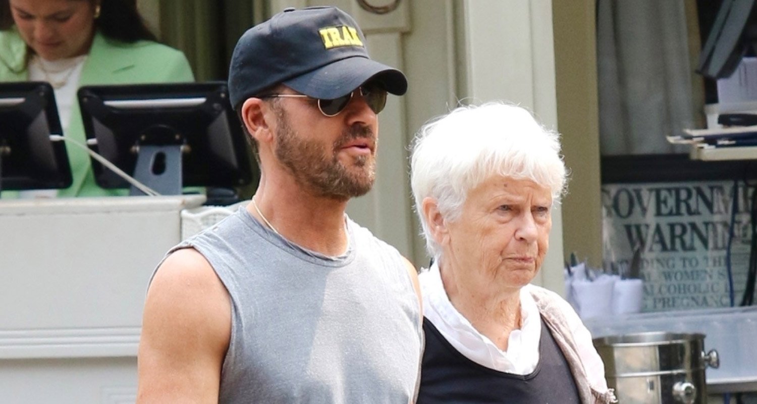 Justin Theroux Grabs Lunch His Mom Phyllis in NYC | Justin Theroux ...