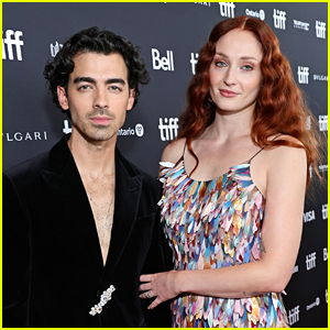 Joe Jonas Spotted Wearing Wedding Ring During Concert After Sophie Turner Divorce Rumors | Joe ...