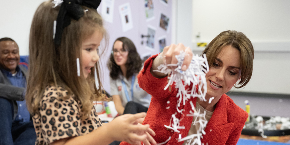 Kate Middleton Has Fun With Shredded Paper During Sensory Class at ...