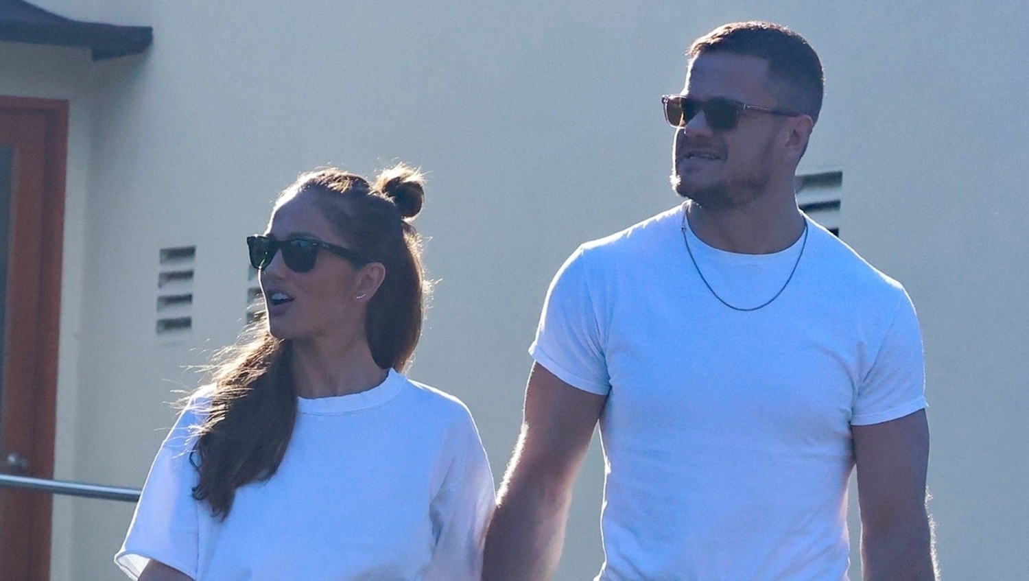 Cute Couple Minka Kelly & Dan Reynolds Spotted Holding Hands During a ...